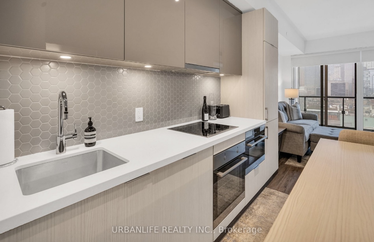 1404 – 158 Front St East, Toronto | Welcome to Urbanlife Realty Inc.